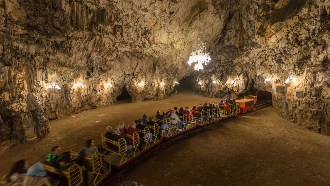 Le Grotte di Postumia ed il Castello di Predjama sono aperti ai ...